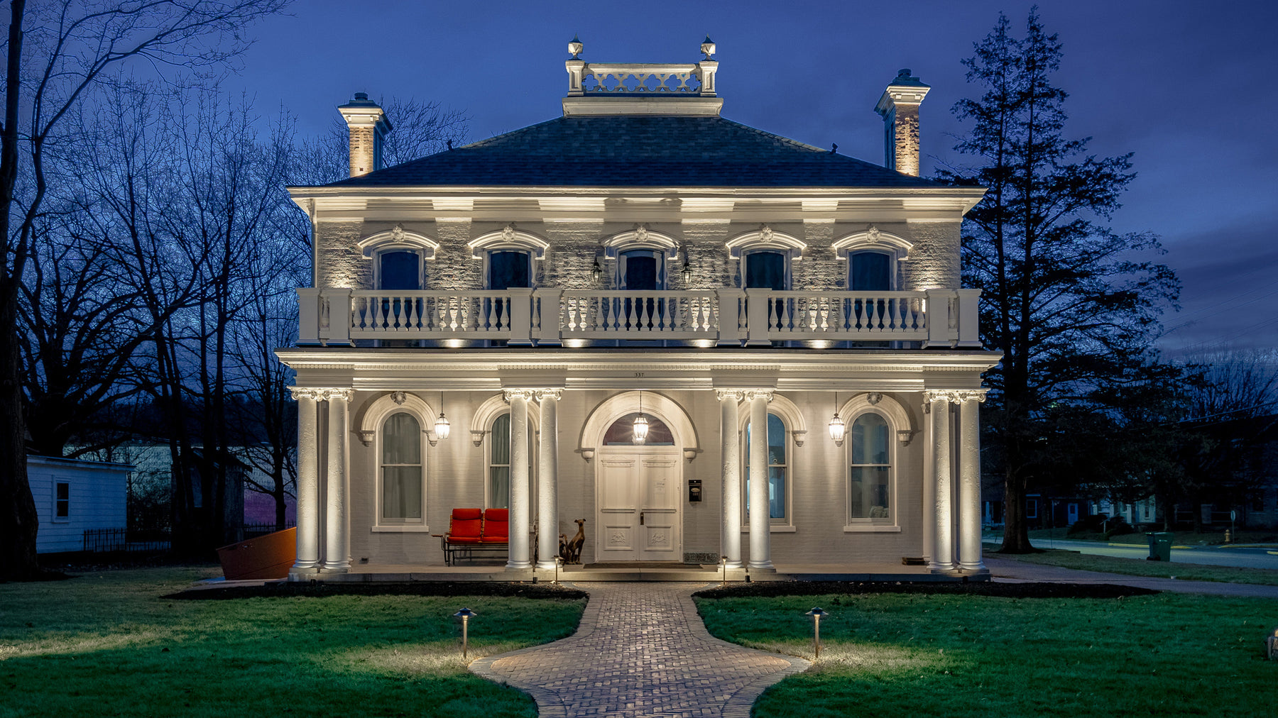 Smart Outdoor Lighting - Classic White - 8 Series | Haven Lighting